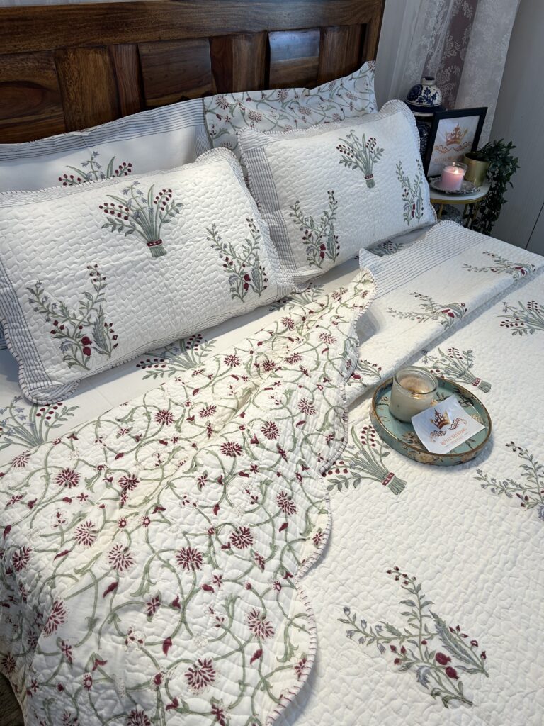 Aqua leaf – Royal Curve Cut Bedding set – Royal Bedding Heritage